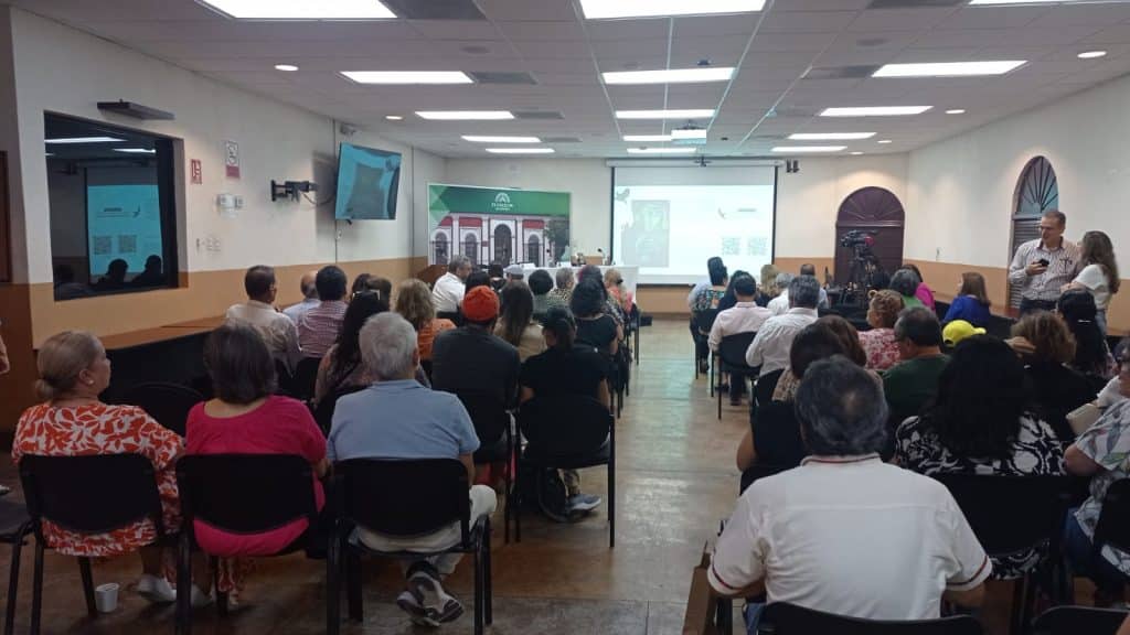 Presentaron en Sonora una edición especial de la novela “La sierra y el ...